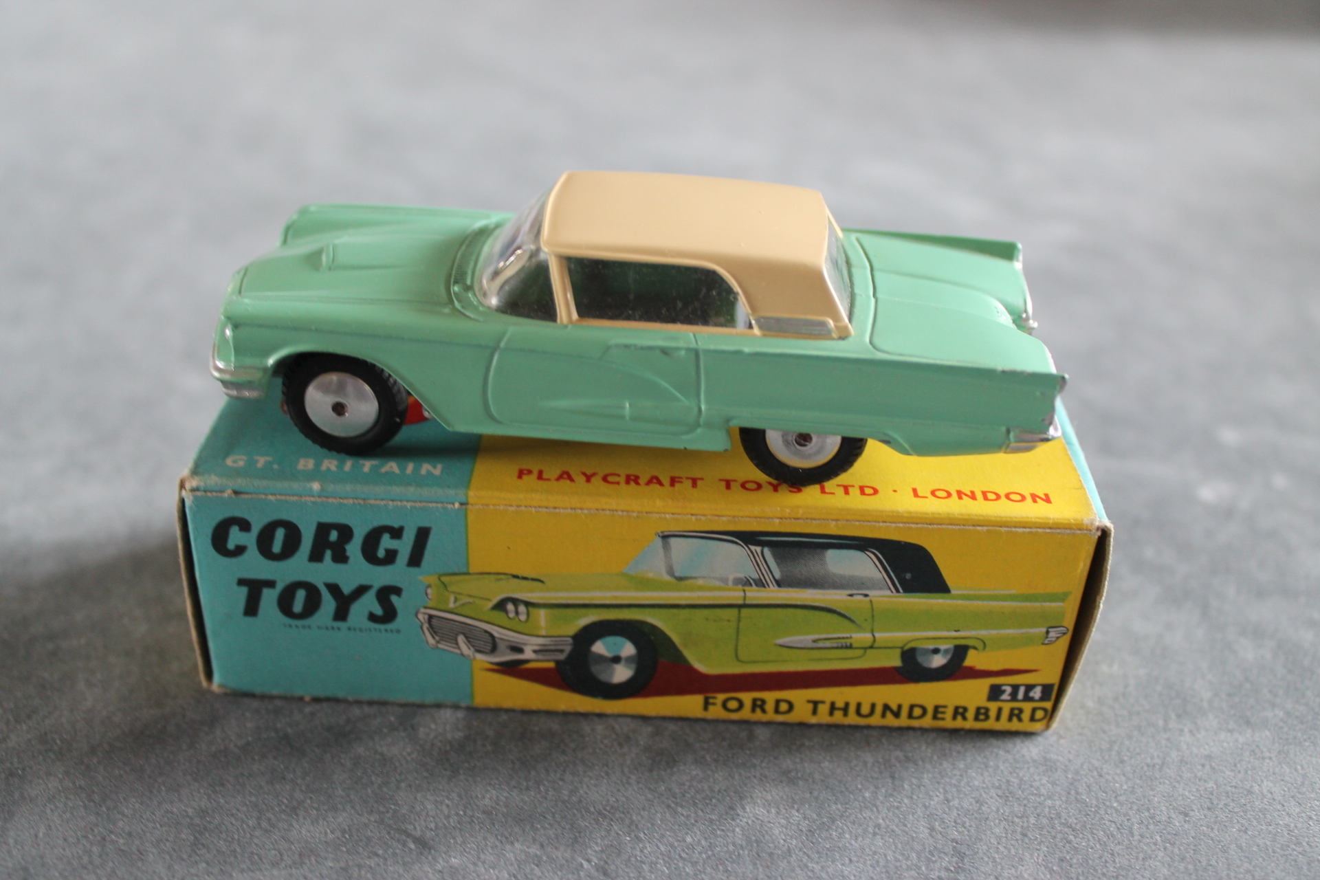 Corgi Toys 214 Ford Thunderbird Hardtop - Diecast