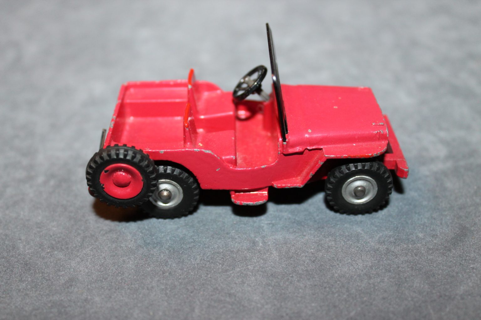 Dinky 405 Universal Jeep Rare variation | red