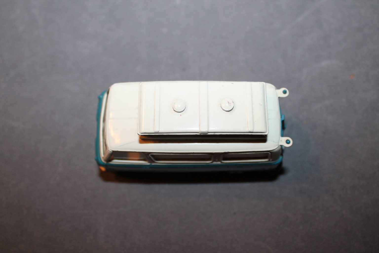 Corgi 420 Ford Thames Airborne Caravan | pale and deep blue