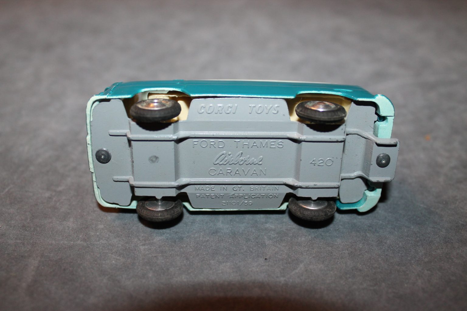 Corgi 420 Ford Thames Airborne Caravan | pale and deep blue