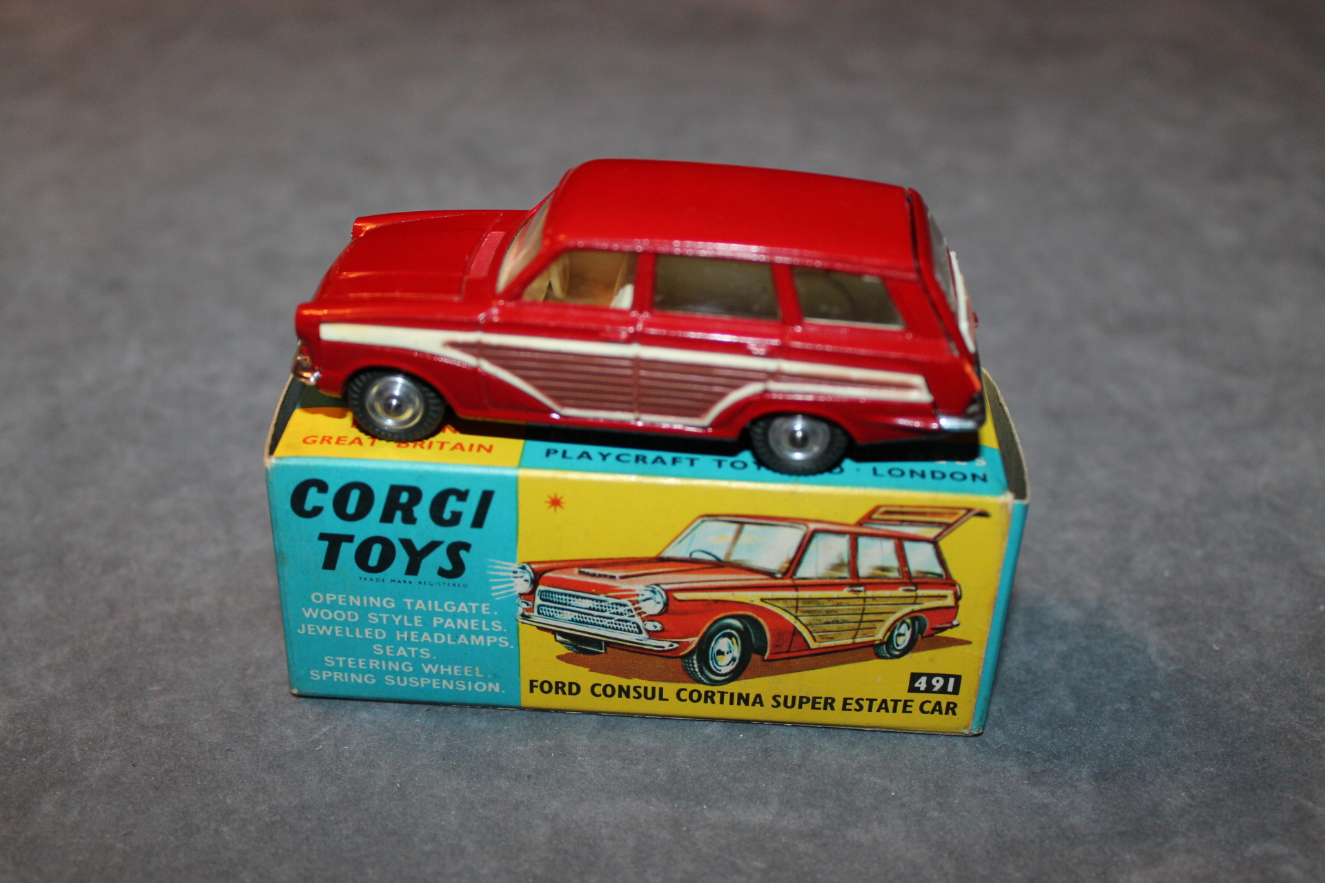 Corgi Toys 491 Ford Cortina Estate - Diecast
