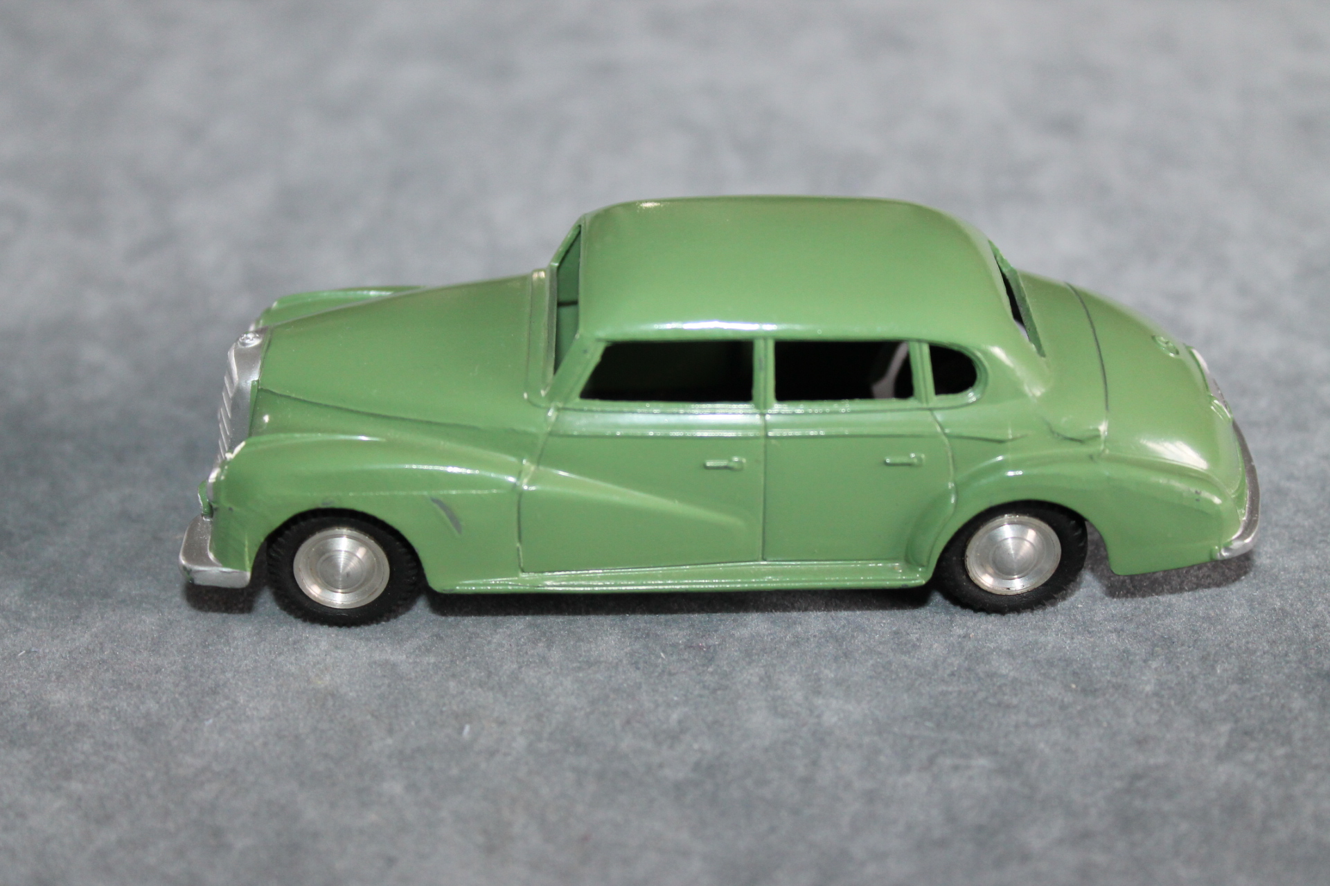 Marklin Toys 8003 Mercedes Benz Saloon 300 - Diecast