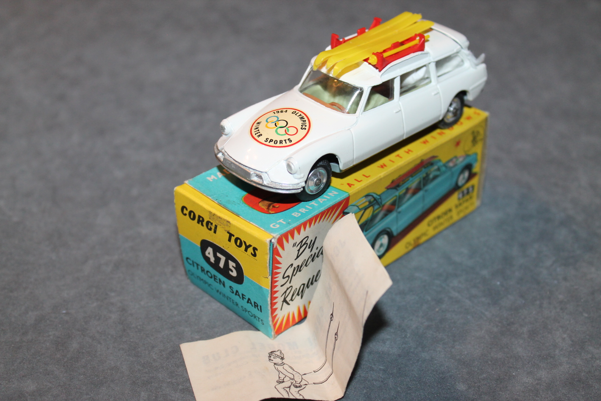 Corgi Toys 475 Citroen Safari 1964 Winter Olympics - Diecast