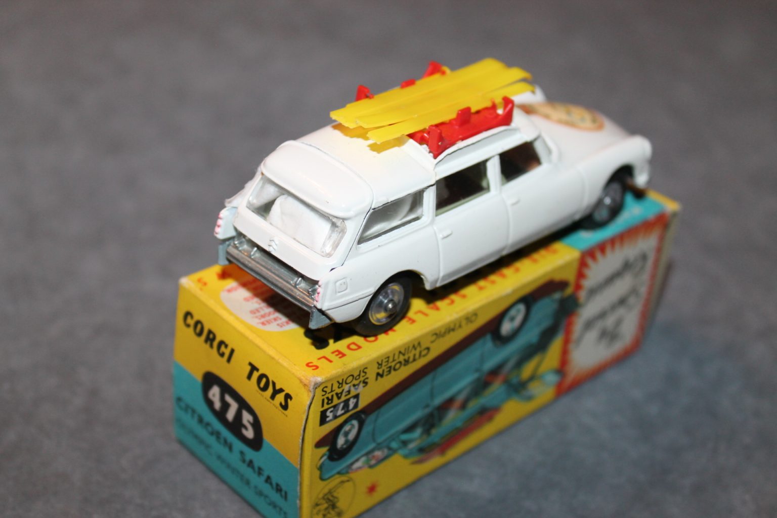 Corgi Toys 475 Citroen Safari 1964 Winter Olympics - Diecast