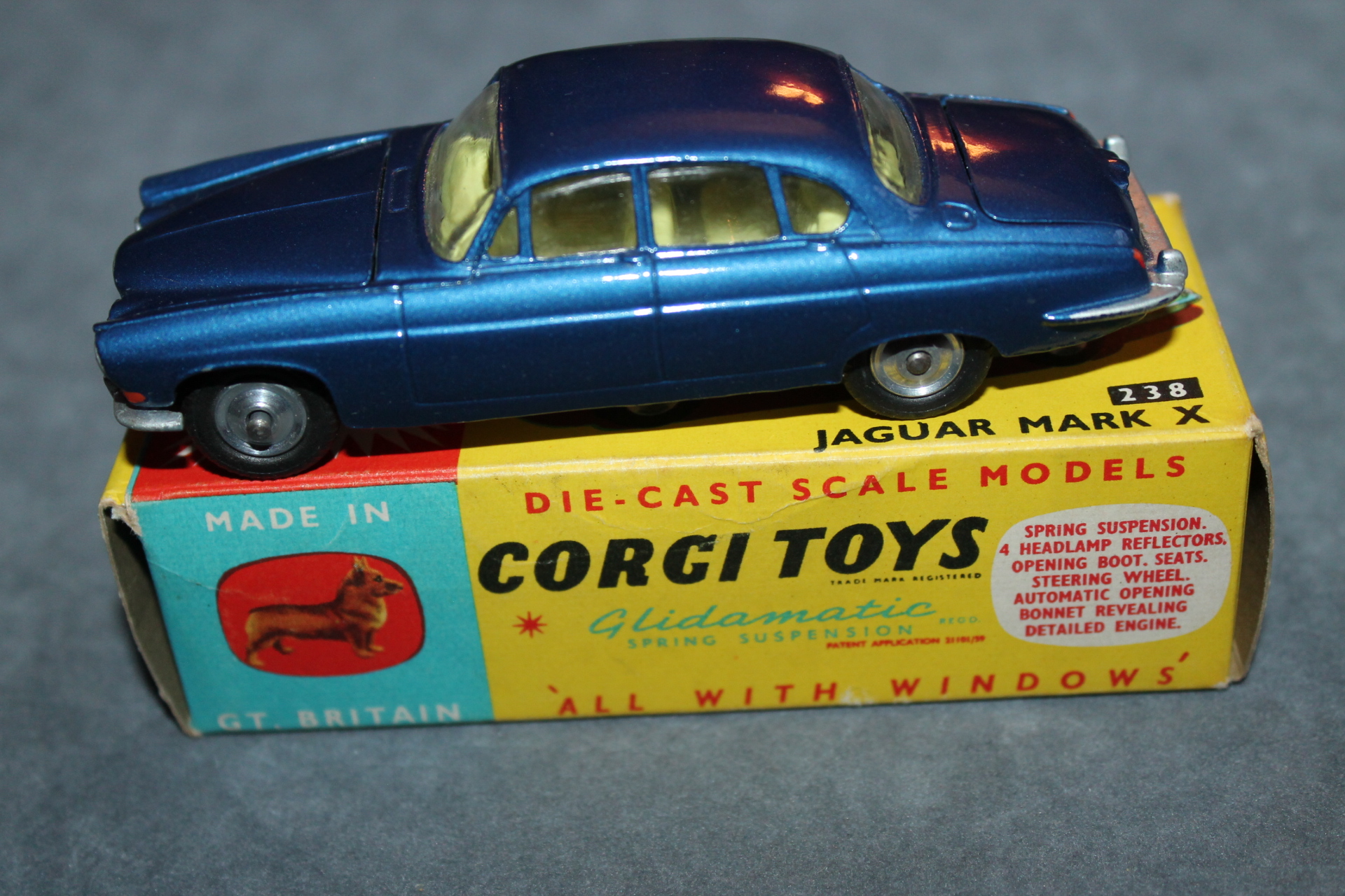 Corgi Toys 238 Jaguar Mark 10 - Diecast