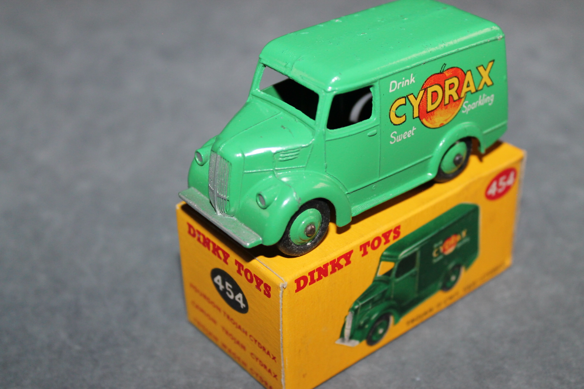 Dinky Toys 454 Trojan 'Cydrax' Van - Diecast