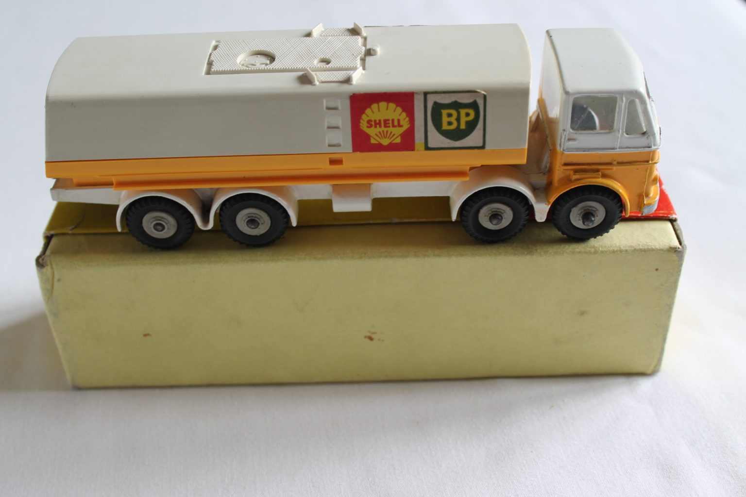 Dinky Toys 944 Leyland Shell B.P. Fuel Tanker - Diecast