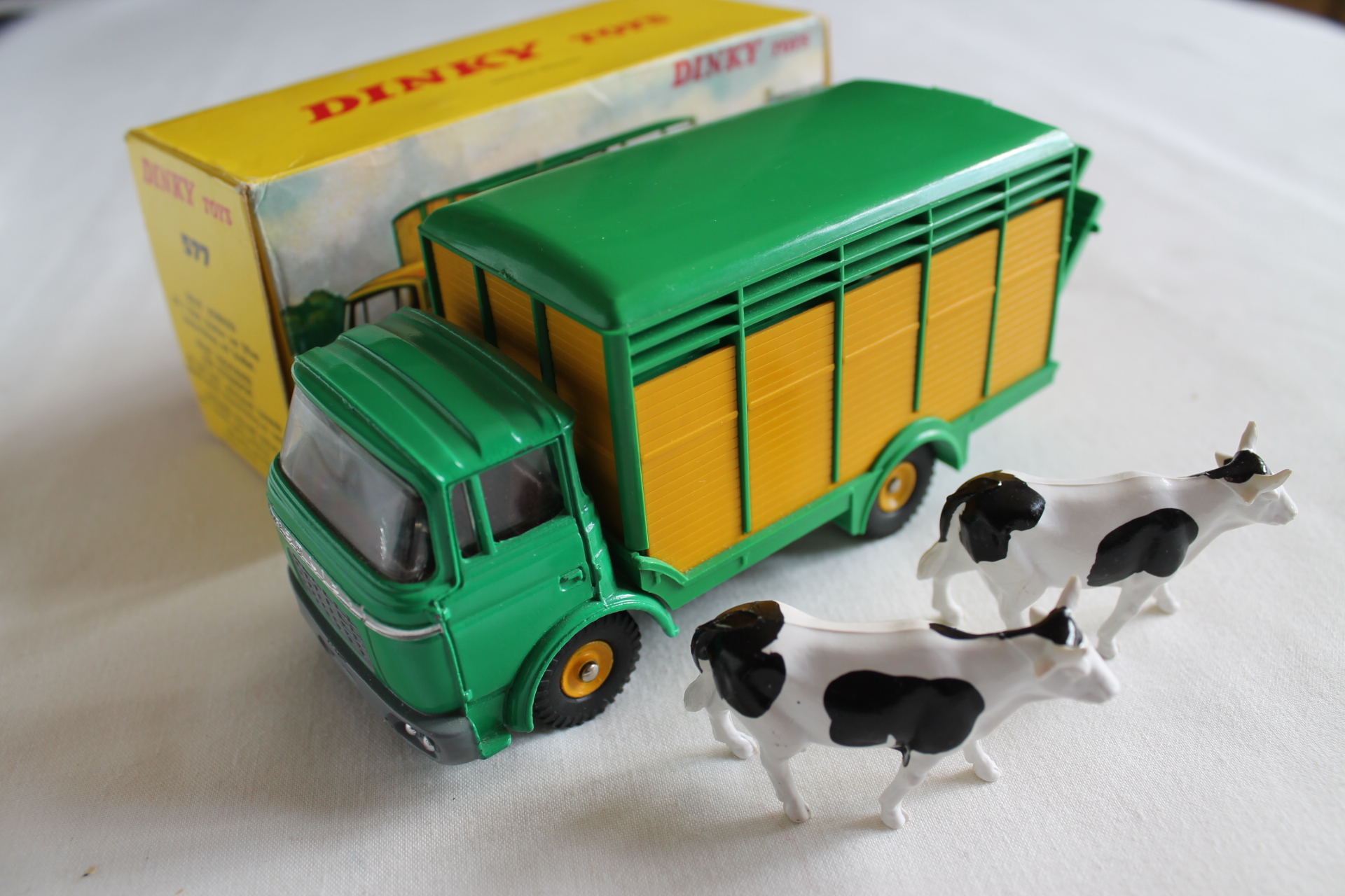 Dinky Berliet Cattle Truck 577 | Mint