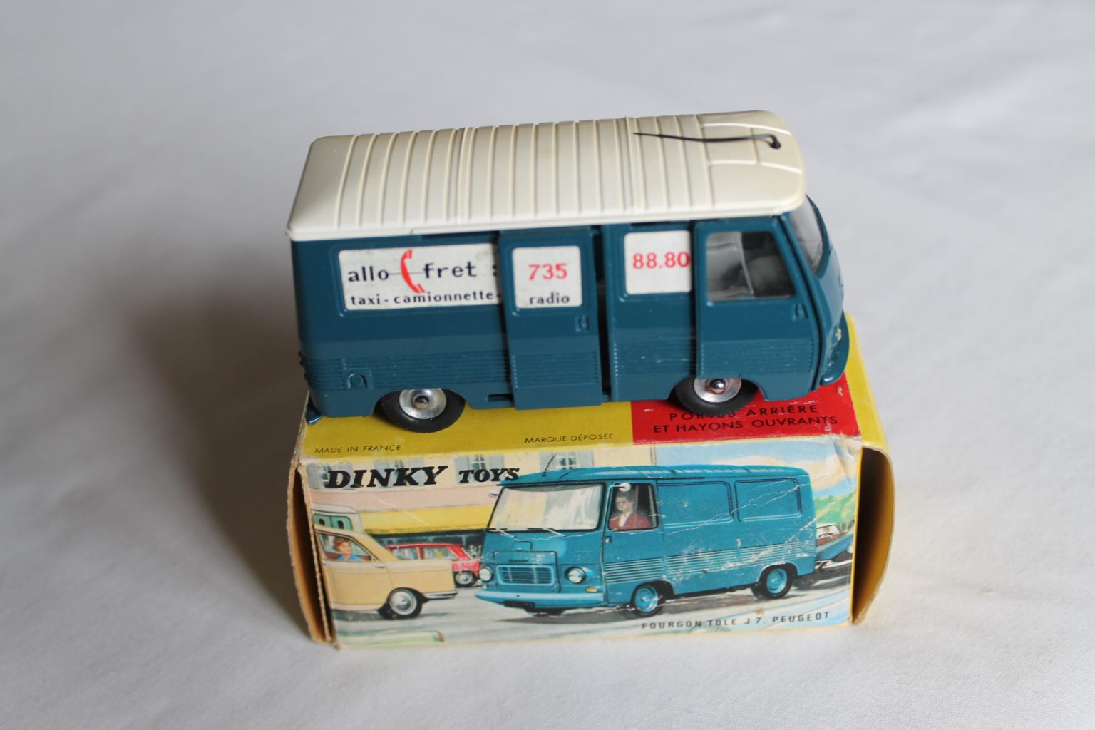 Dinky 570 Peugeot 17 Taxi Van 'Allo Fret' | Almost Mint