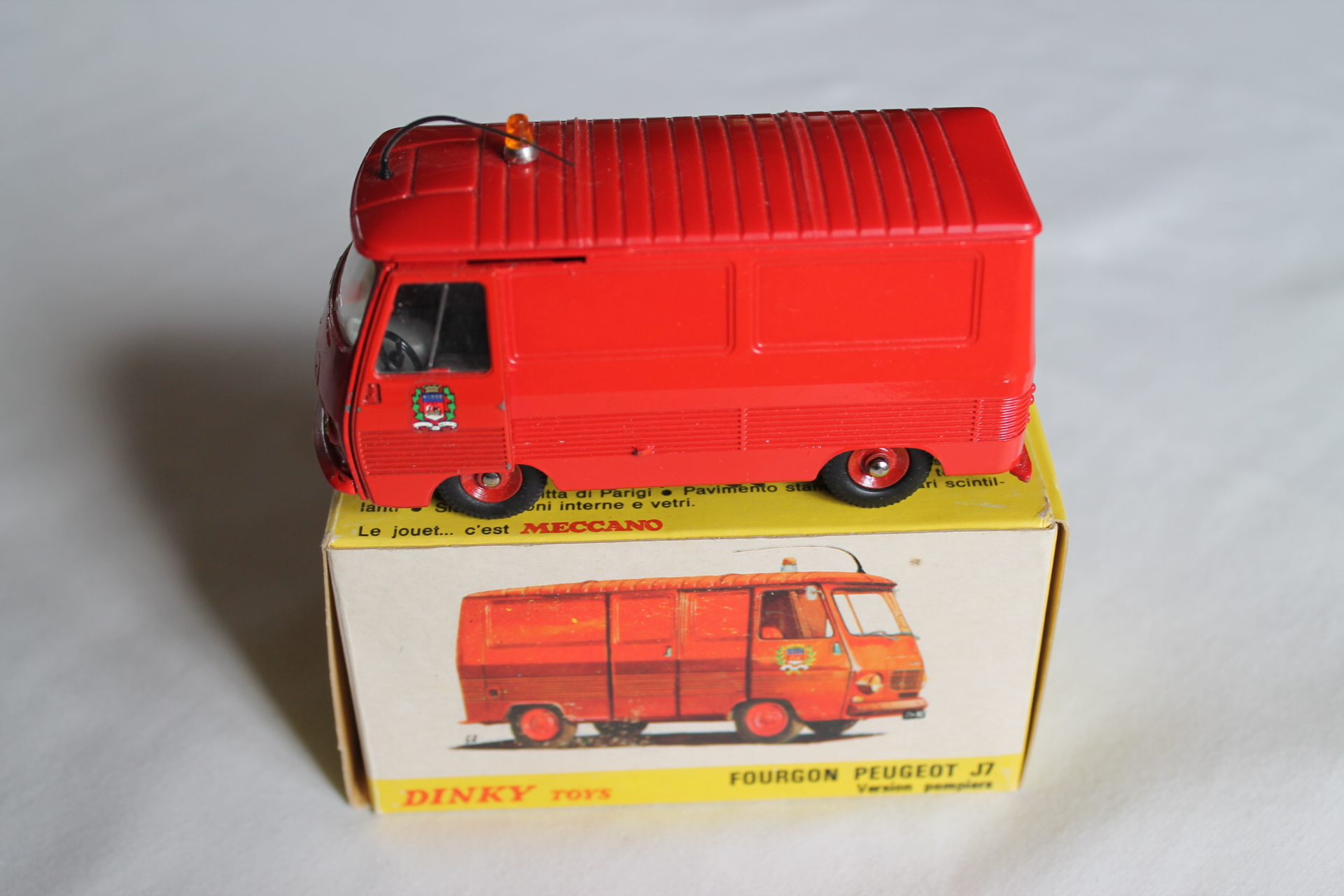 French Dinky Toys 570P Peugeot VSAB Fire Van - Diecast