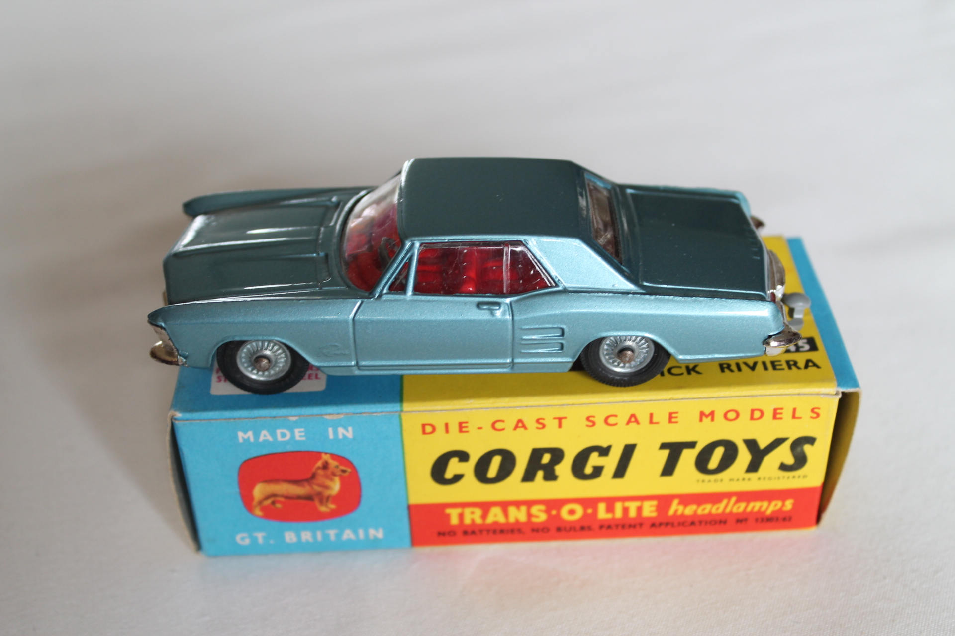Corgi Toys 245 Buick Riviera - Diecast