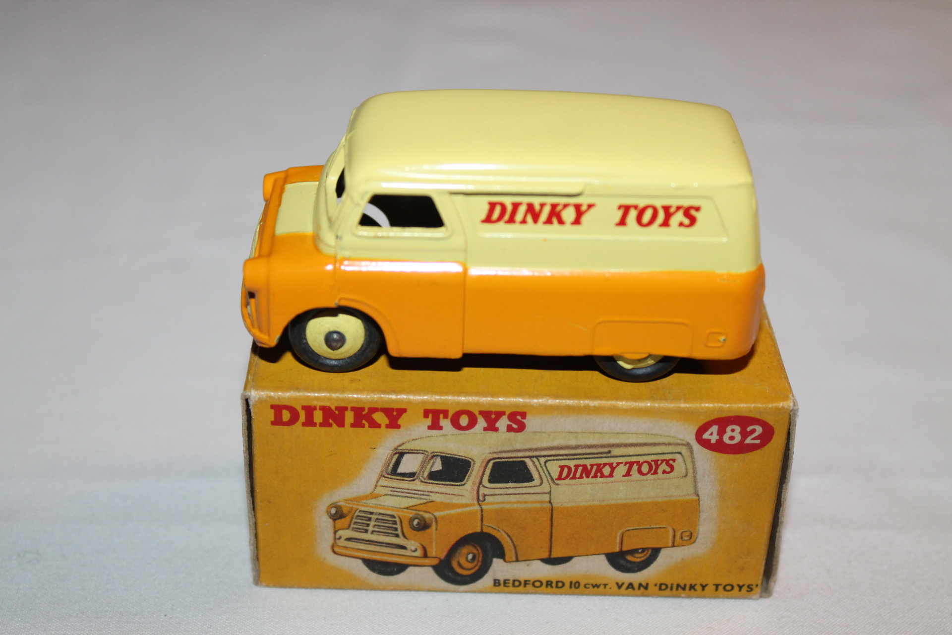 Dinky Toys 482 Bedford 'Dinky Toys' Van - Diecast