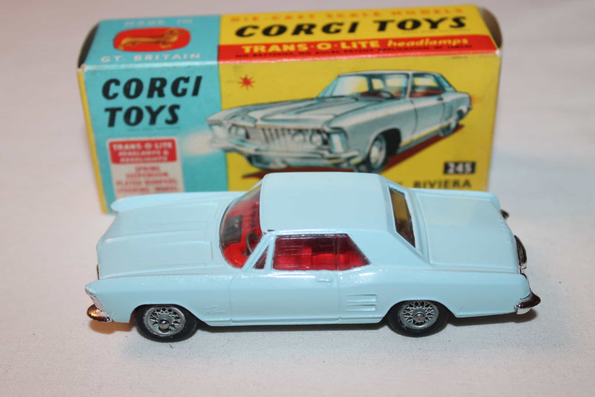 Corgi Toys 245 Buick Riviera - Diecast