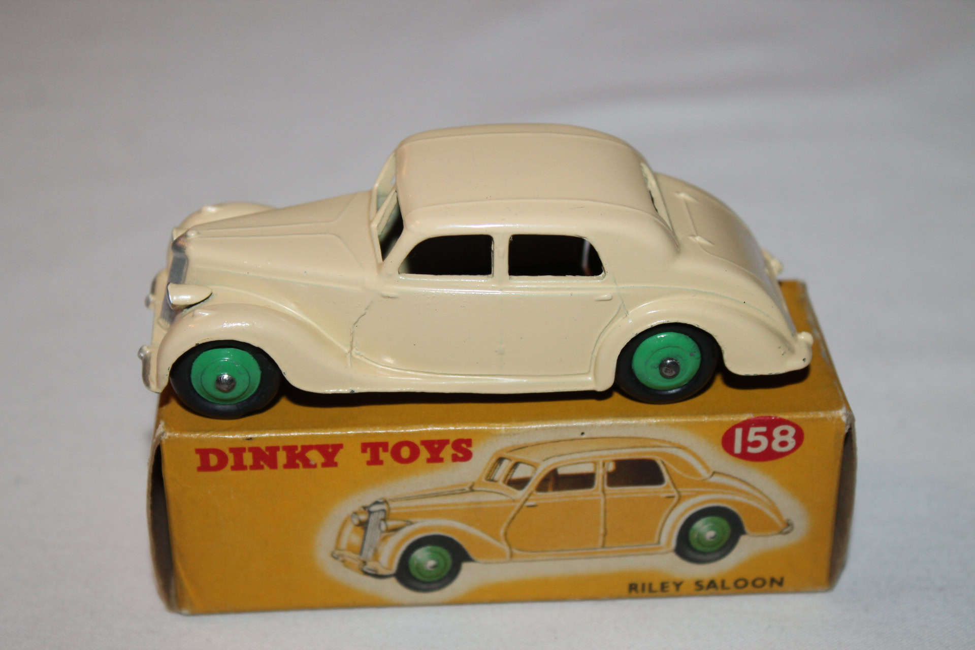 Dinky Toys 158 Riley Saloon - Diecast