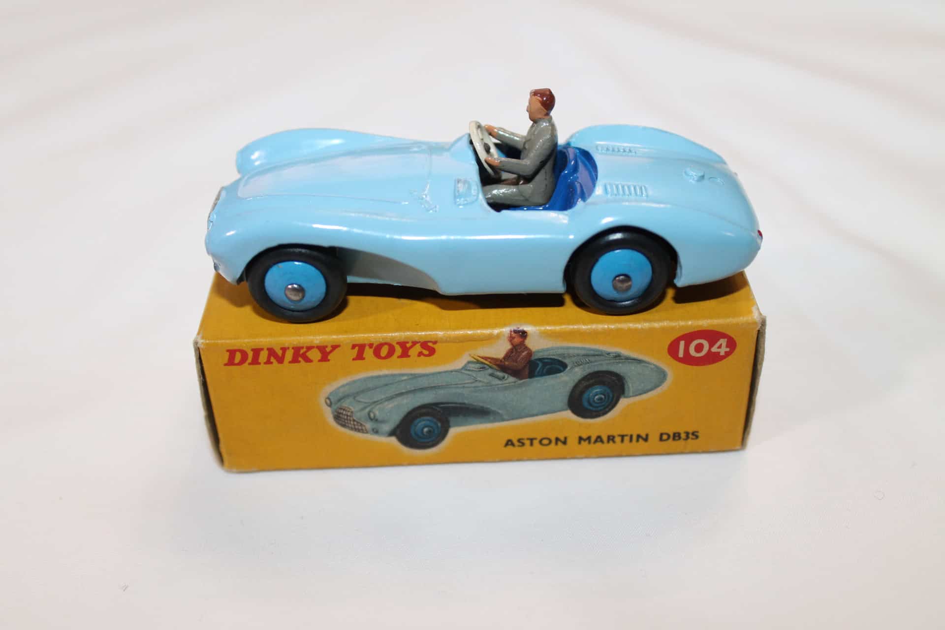 Dinky 104 Aston Martin DB3S | Almost Mint | Welsh'
