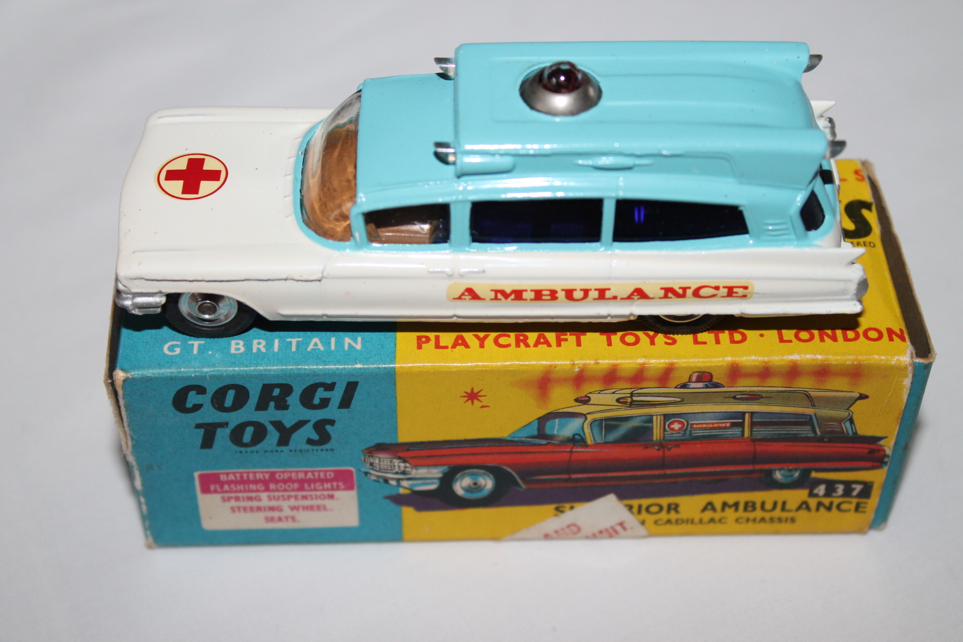 Corgi Toys 437 Superior Ambulance - Diecast