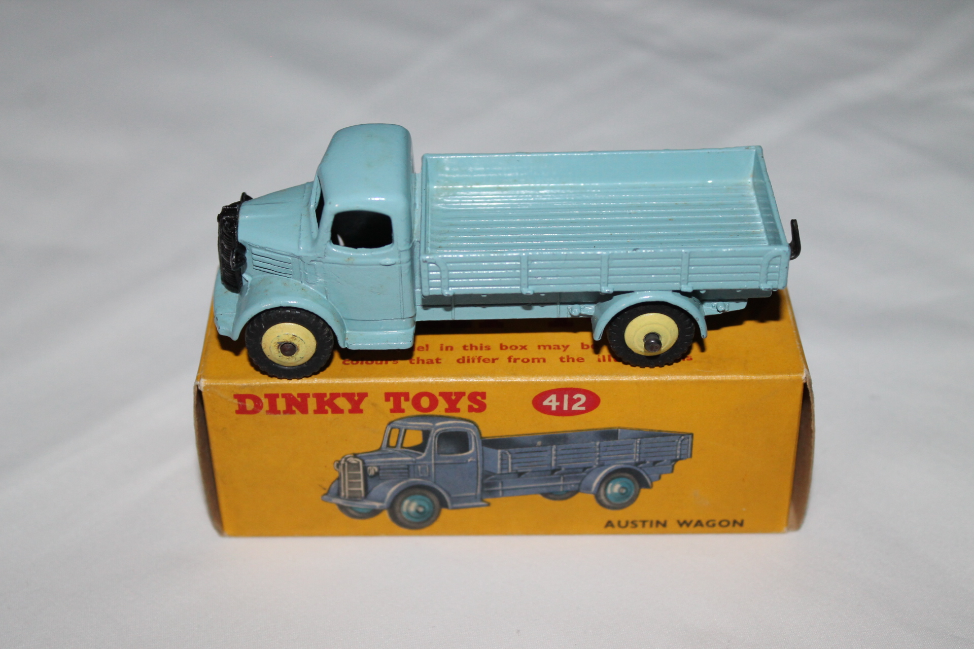 Dinky Toys 412 Austin Wagon - Diecast