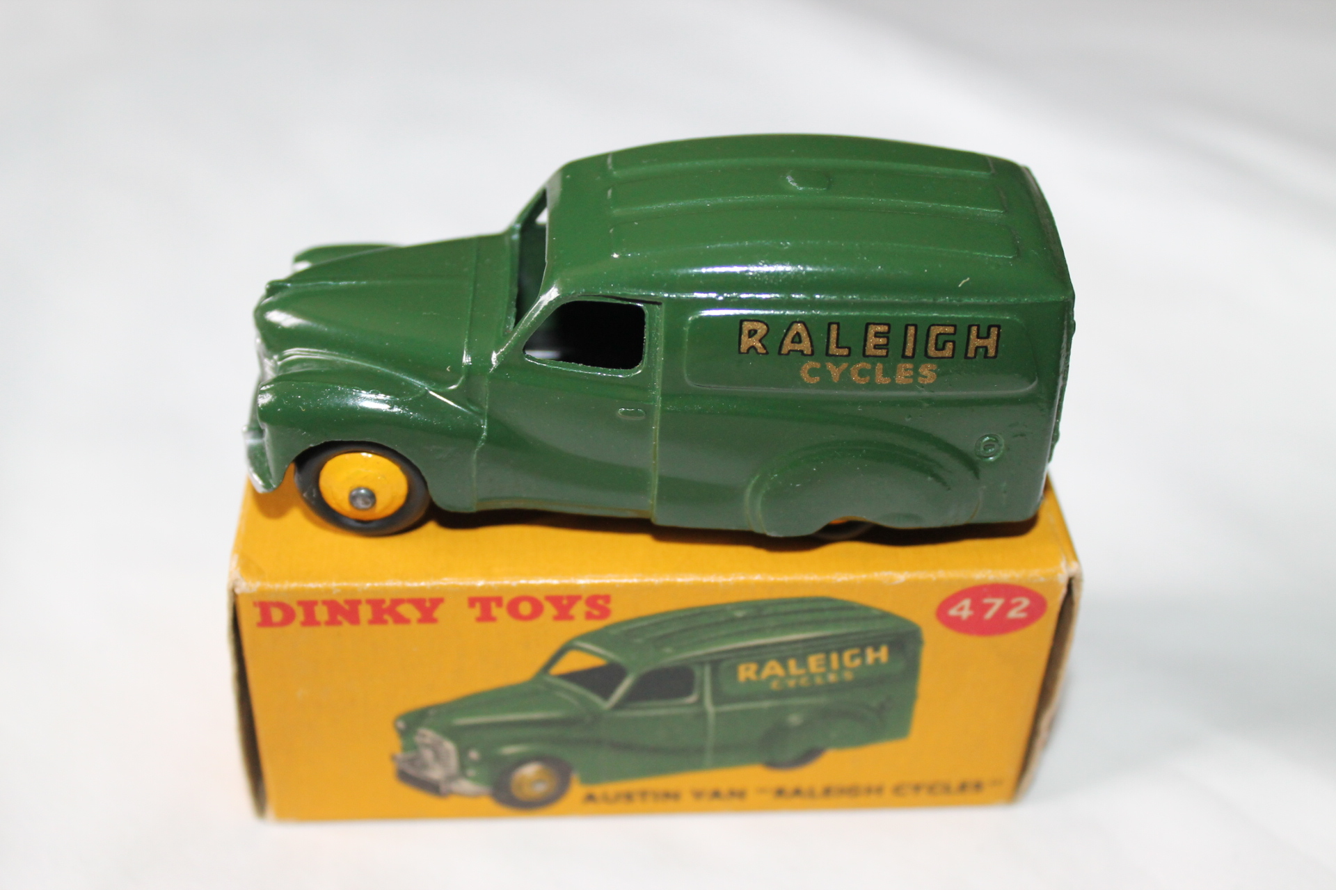 Dinky Toys 472 Austin 'Raleigh' Van - Diecast