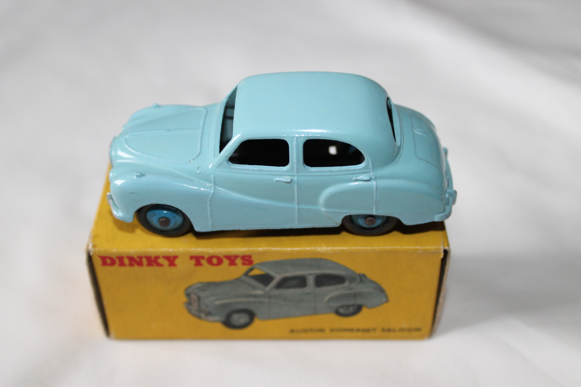 Dinky 040J Austin Somerset - Diecast