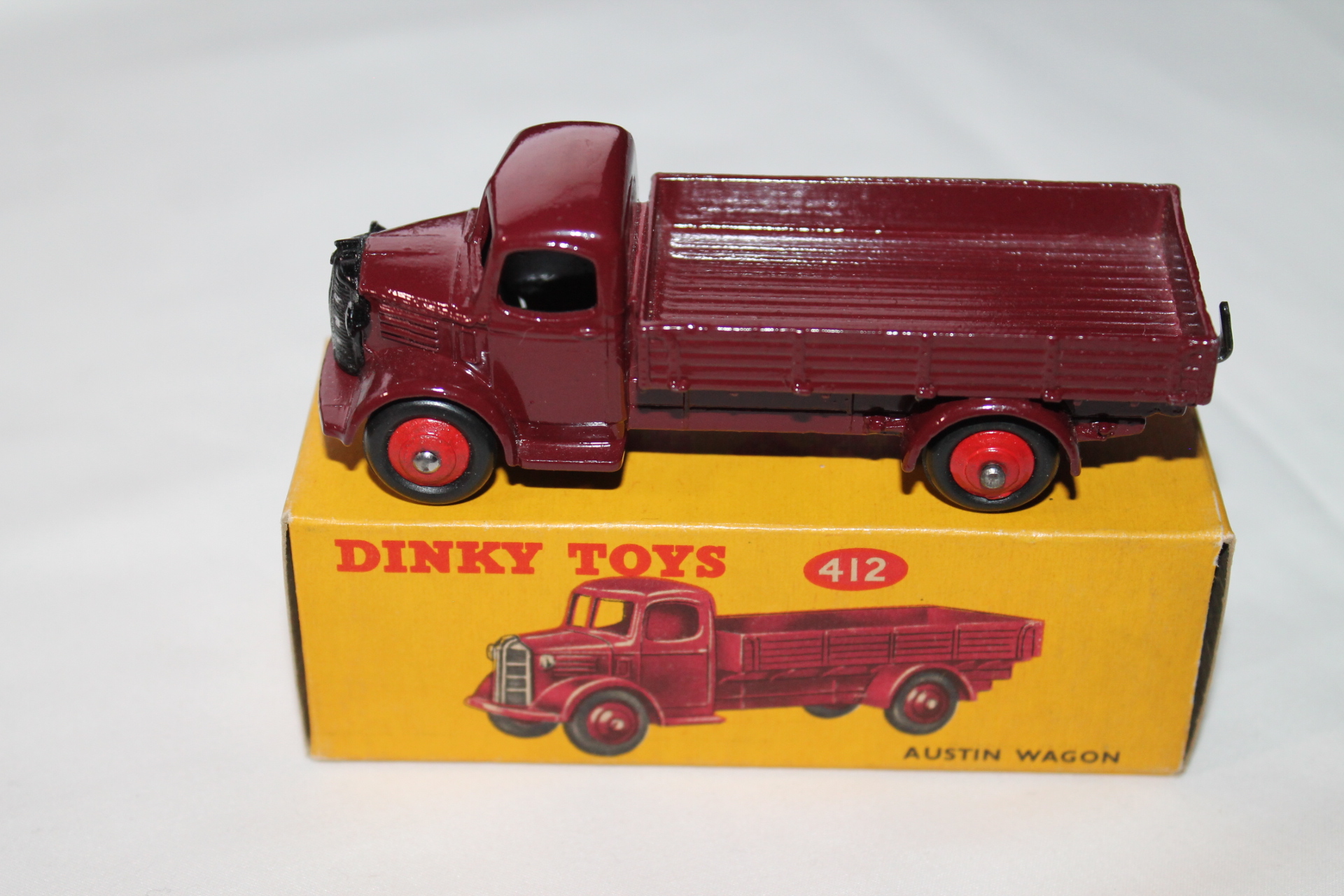 Dinky Toys 412 Austin Wagon - Diecast