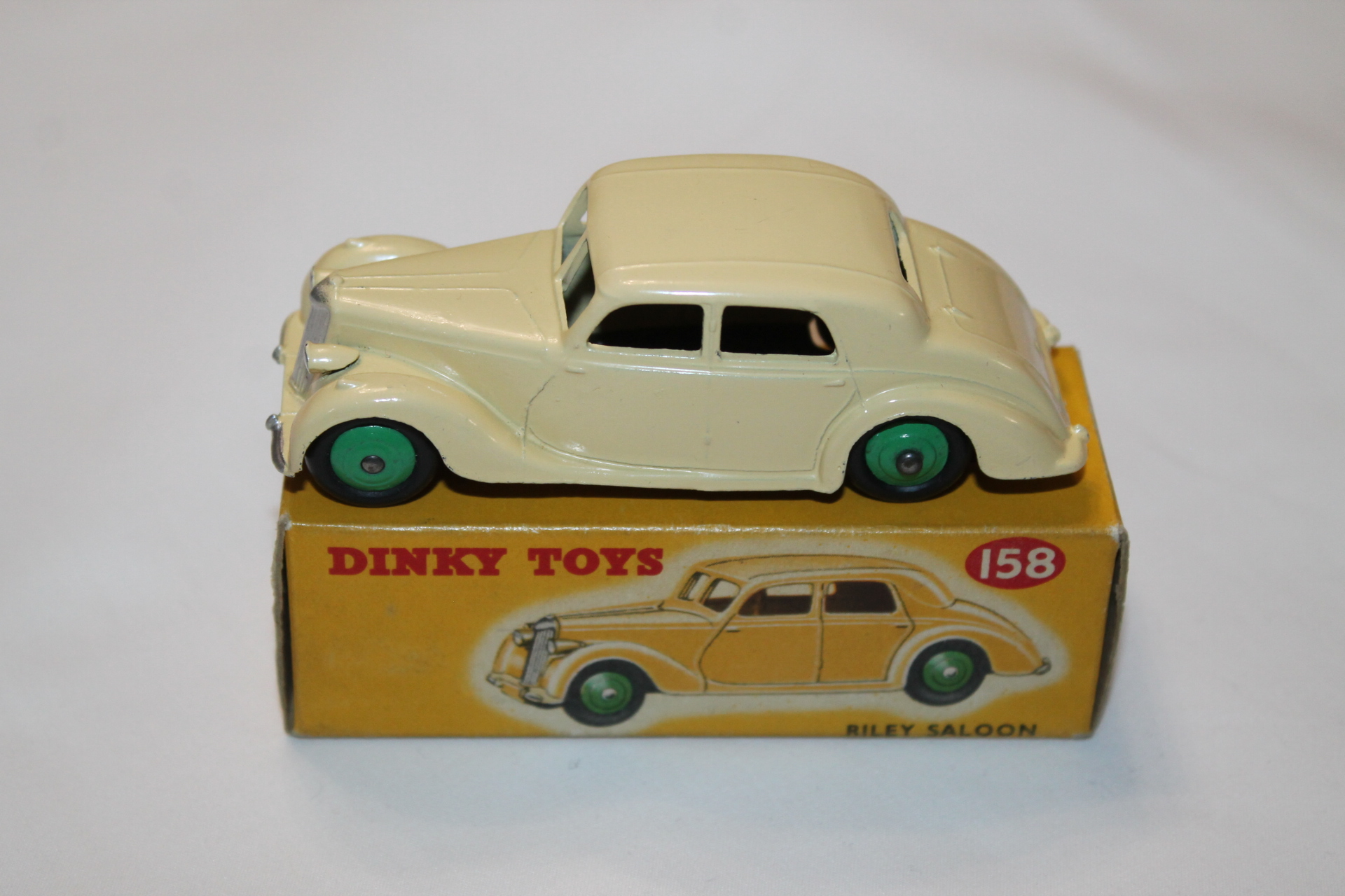 Dinky Toys 158 Riley Saloon - Diecast