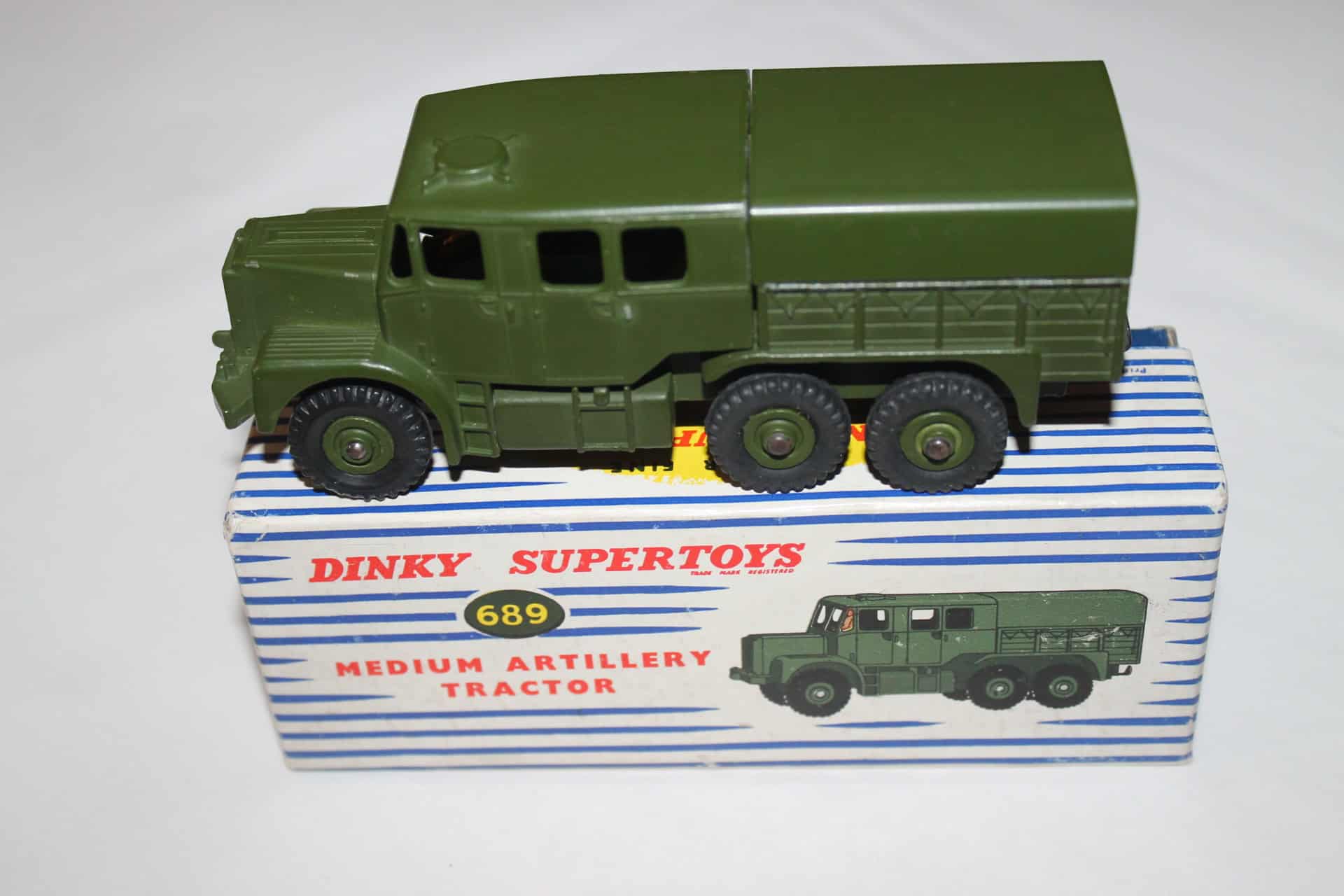 Dinky 689 Medium Artillery Tractor | satin military green