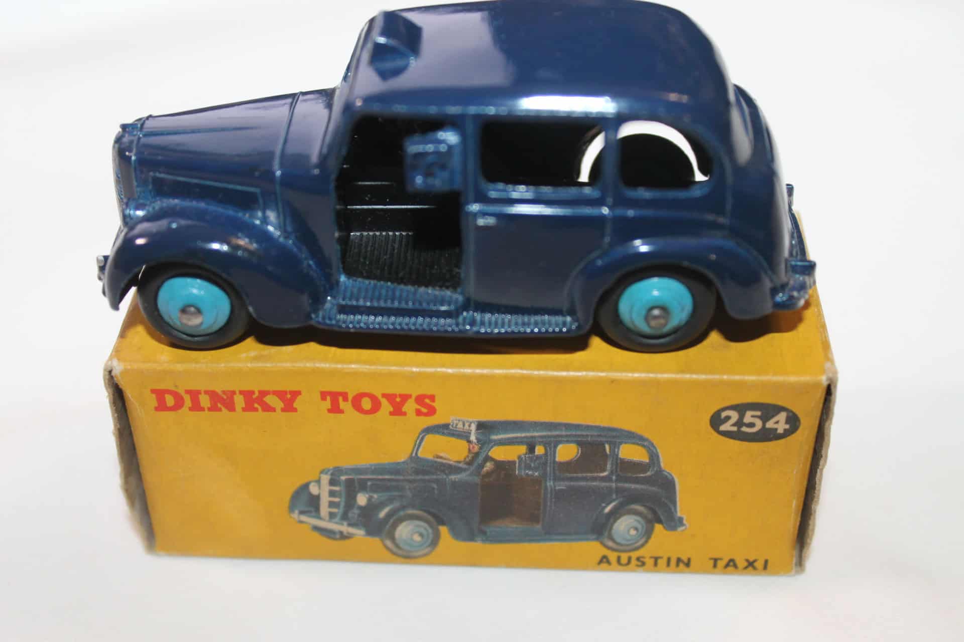 Dinky Toys 254 Austin Taxi - Diecast