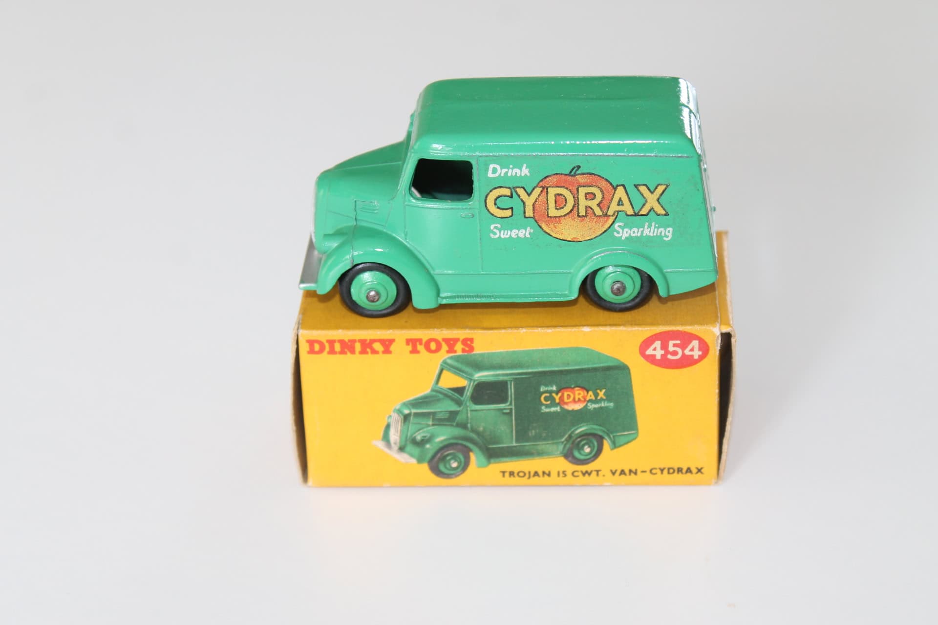 Dinky Toys 454 Trojan 'Cydrax' Van - Diecast