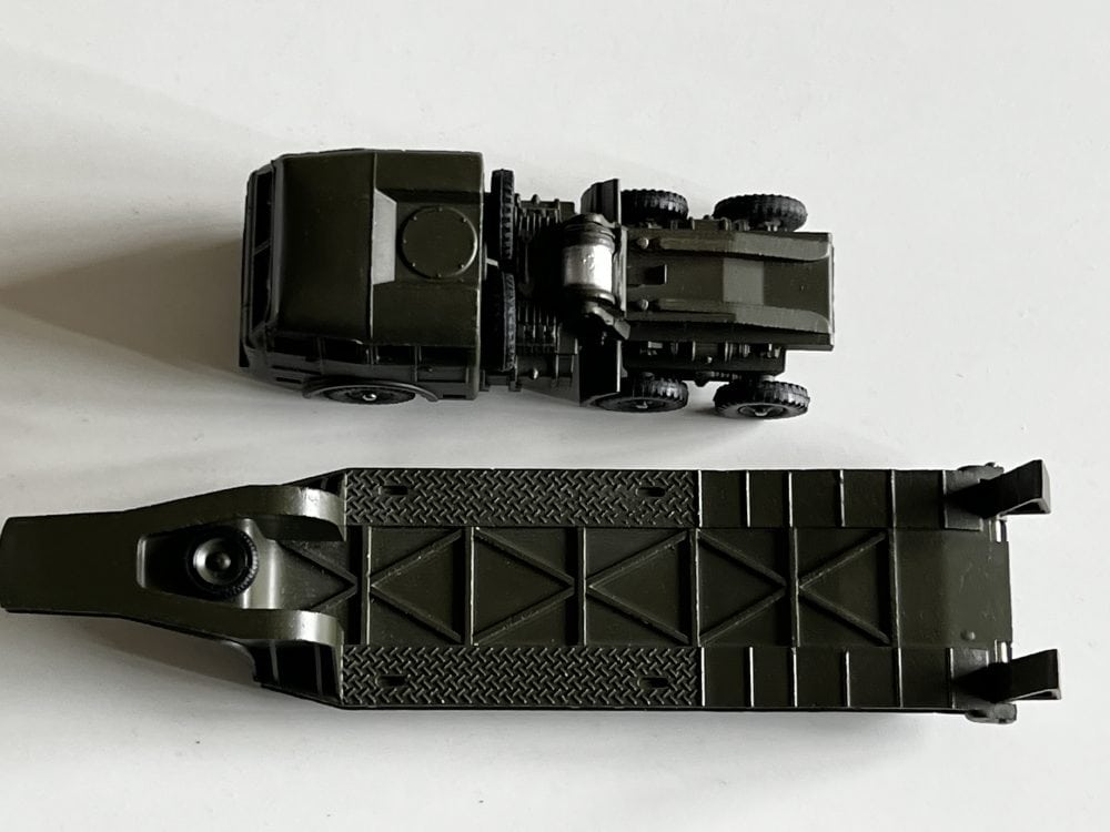 Dinky 890 Berliet Detachable Tank Transporter, with window g