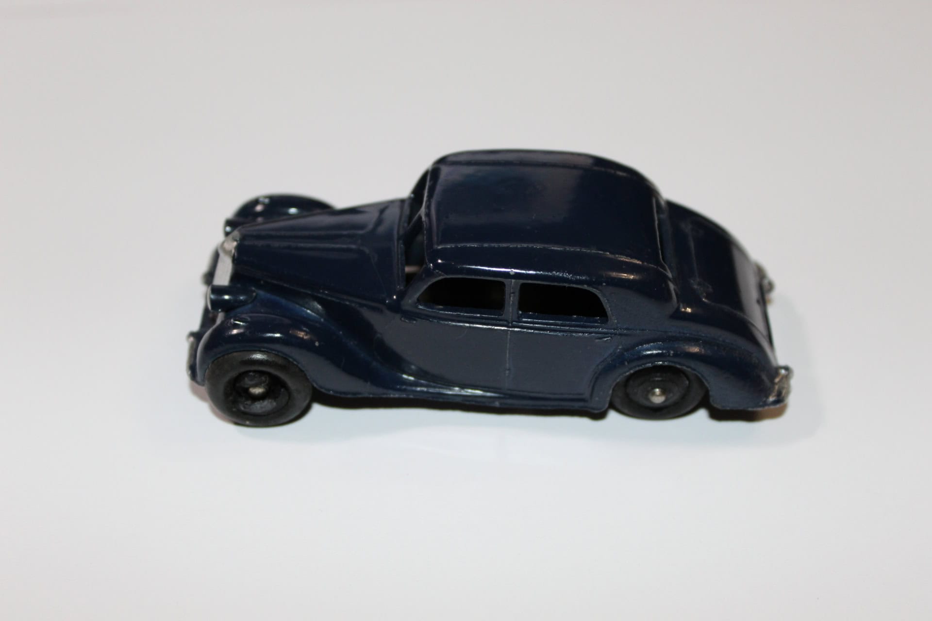 Dinky 040a Riley Saloon | Almost Mint