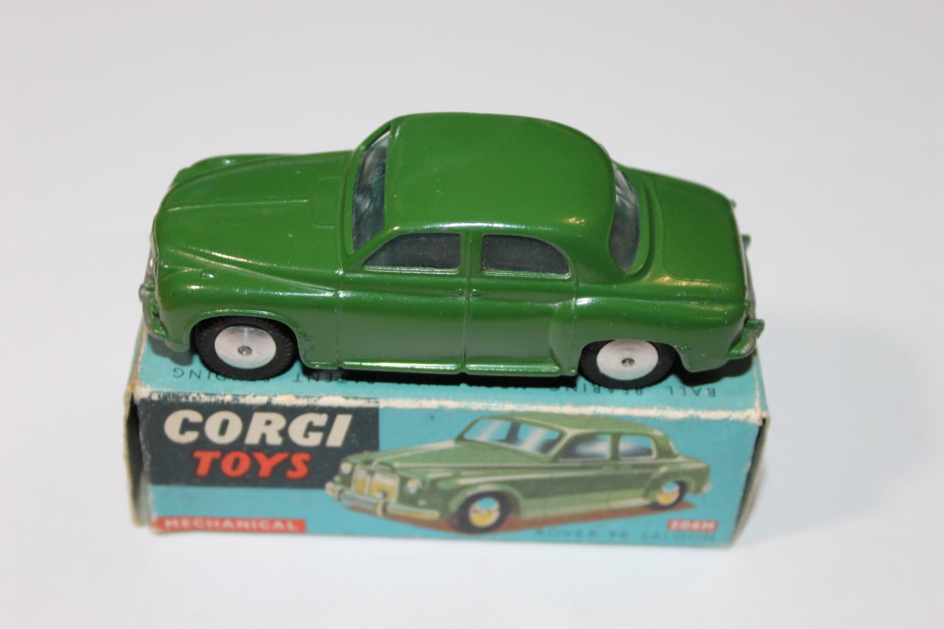 Corgi 204M Rover 90 Saloon Mechanical | Mint